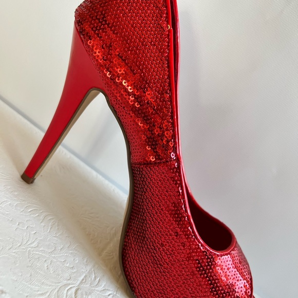 Ellie | Shoes | New Ellie Brand Red Sequin Pumps Size 9 Open Toe Peep ...